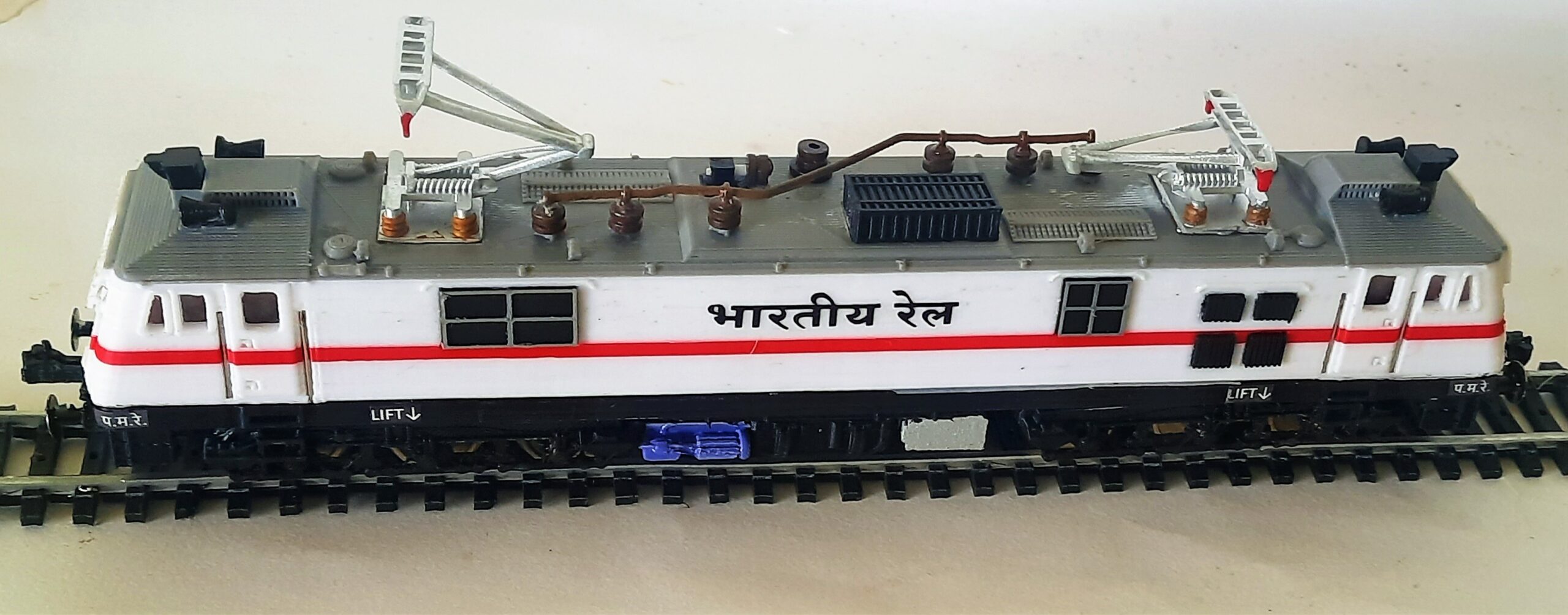 CRealities WAP7 Locomotive Indian Railways HO Scale Display Model. – CRealities