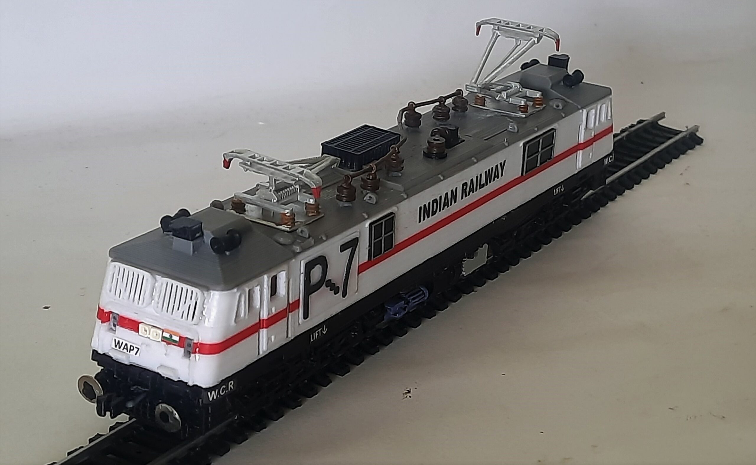 CRealities WAP7 Locomotive Indian Railways HO Scale Display Model. – CRealities